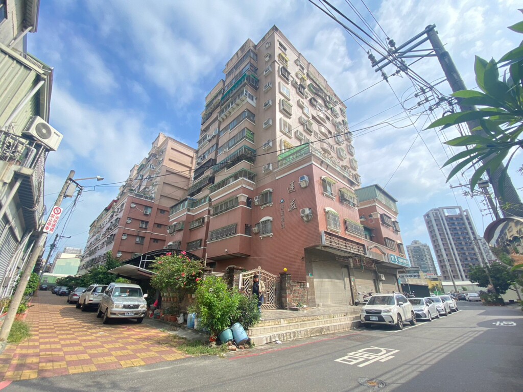 蓮莊大樓台南市永康區中華路電梯大廈永康近平實公園景觀四房平車 房屋出售 樂屋網