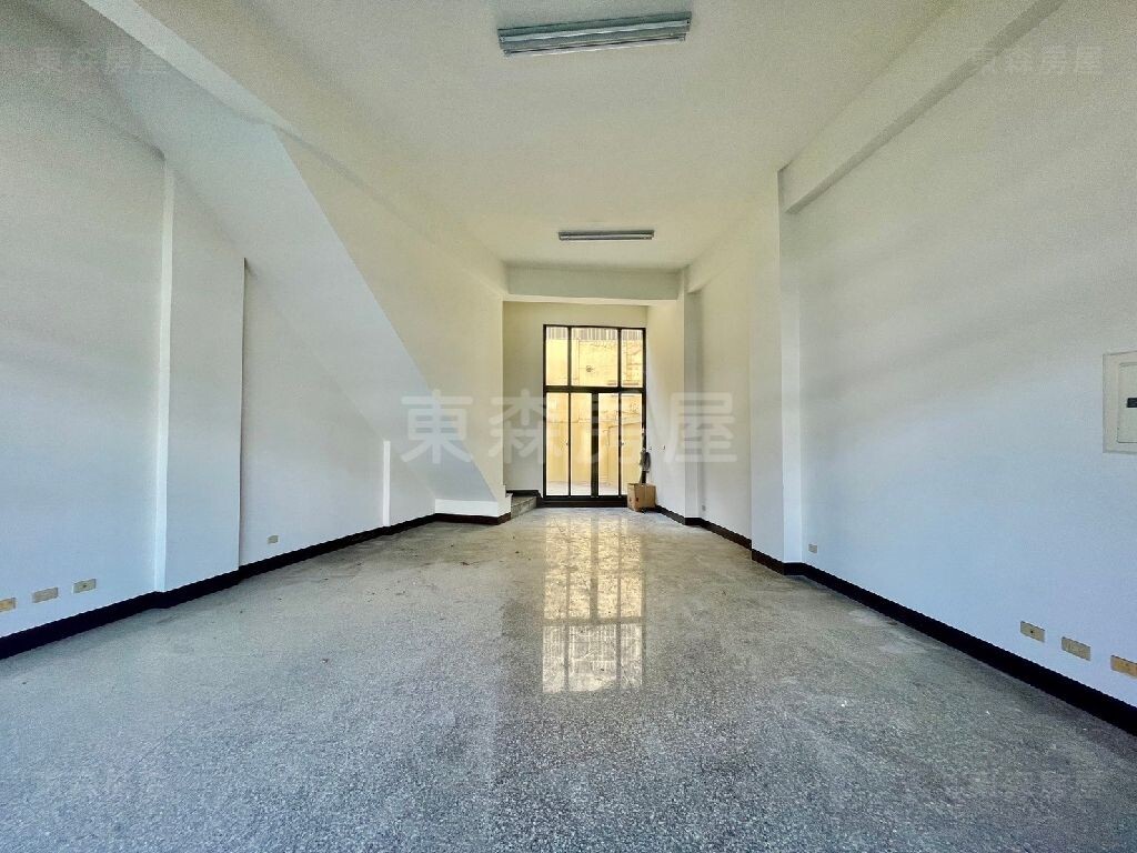 亞灣特區雙軌共構大面寬住辦適宜金店面 高雄市前鎮區買房子、房屋出售 樂屋網