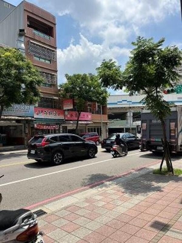 桃園市桃園區永樂街透天厝 正永樂街店住 朝陽公園、近三民路口、稀有出售 房屋出售 樂屋網