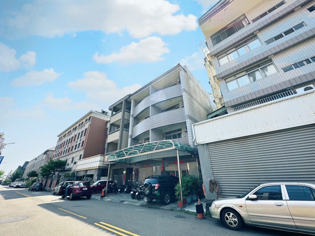 台中市南屯區豐安街透天厝獨家銷售~南屯★大地坪.大面寬.雙車黃金透店 房屋出售 樂屋網