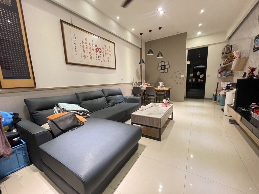 高雄市鳳山區中和街,透天厝,鳳山西站 正街上屋況優美騎樓透天 稀有釋出 | 房屋出售 | 樂屋網