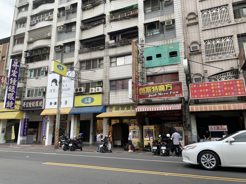 高雄市三民區鼎中路電梯大廈劉威廷鼎中文藻熱鬧商圈小北百貨正對面樓店 房屋出售 樂屋網