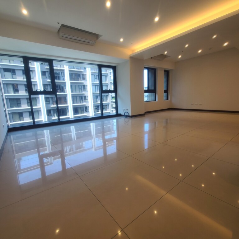 全坤峰華國際館新北市新莊區福德三街電梯大廈屋主鐵了心要賣~國際館雙主臥四房車~出價就談 房屋出售 樂屋網