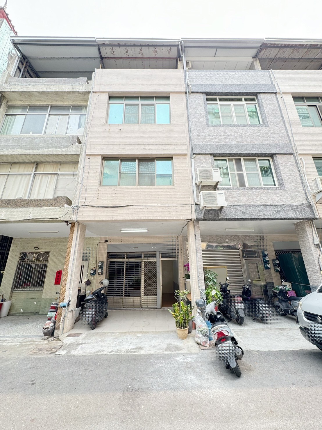 ⭐️低於行情價⭐️臨路市議會捷運站騎樓透天 高雄市前金區買房子、房屋出售 樂屋網
